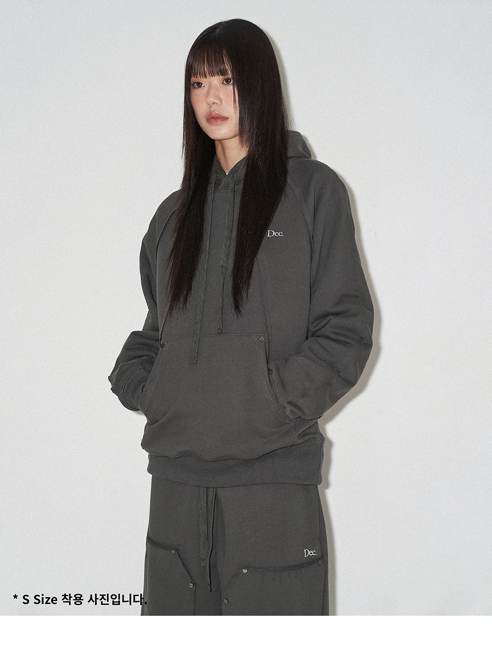 디셈버텐 레글런 스웻 후디 차콜 | December Ten | KREAM