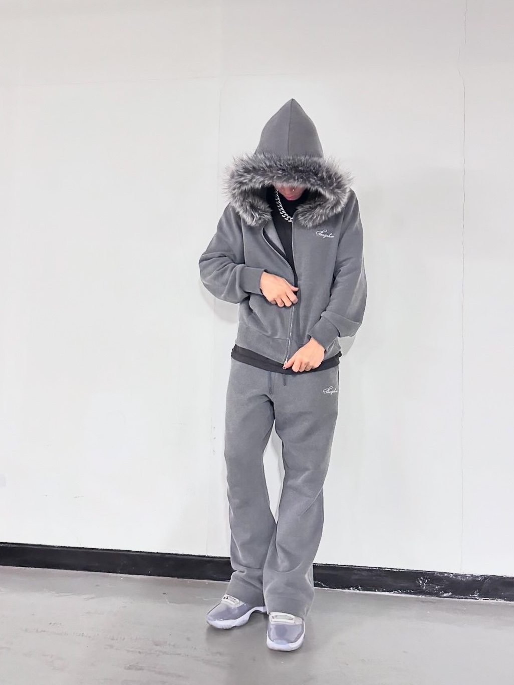 likesil (@likesil) 님의 게시물 | KREAM