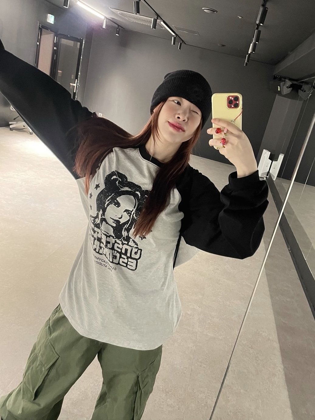 나그랑 롱슬리브 🖤🤍🖤🤍 | KREAM