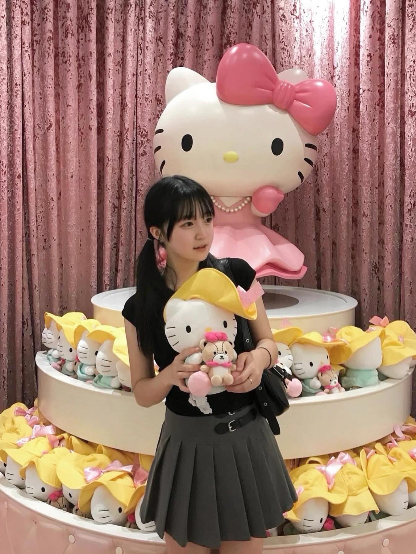 윶 (@syj318) 님의 게시물 | KREAM