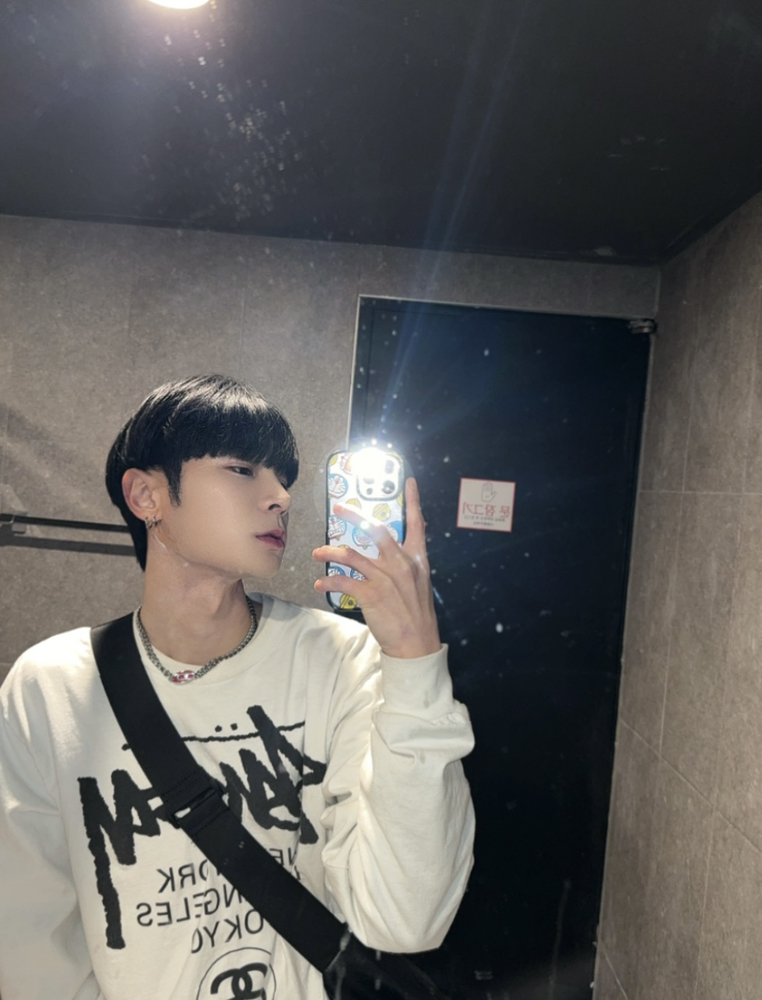 ghtjdzxc12 (@hosung10) 님의 게시물 | KREAM