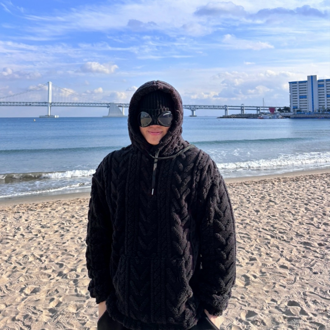 역시 겨울엔 후드에 cp 비니 | KREAM