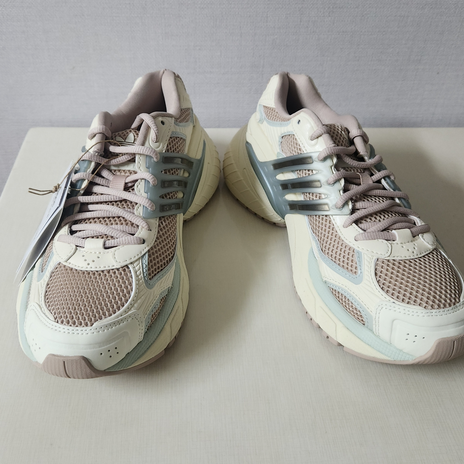 아디스타 XLG | KREAM