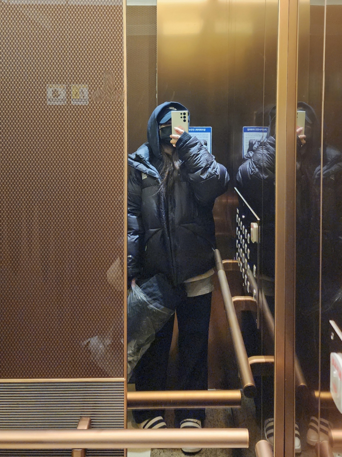 (@dong2yi) 님의 게시물 | KREAM