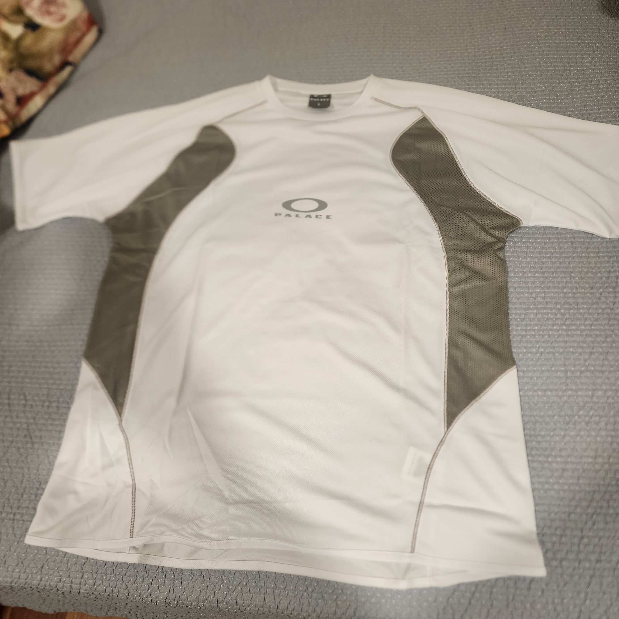 Palace × Oakley | KREAM