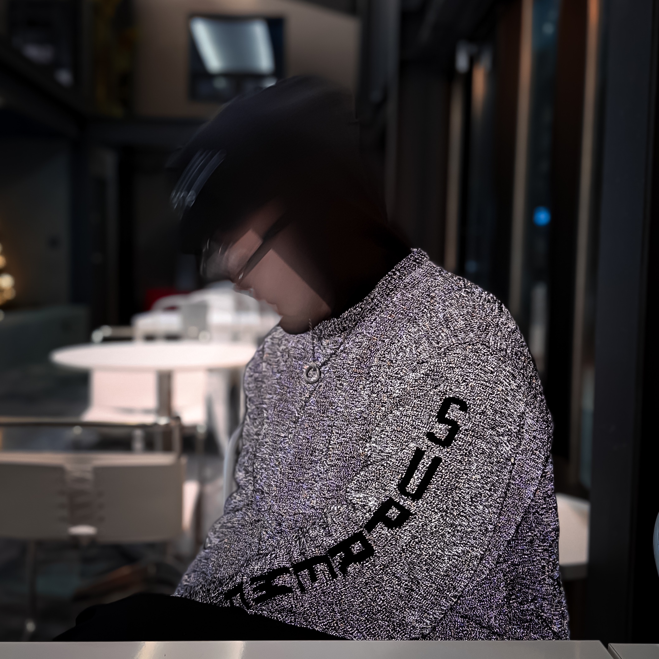 조추 (@johnny_choo) 님의 게시물 | KREAM