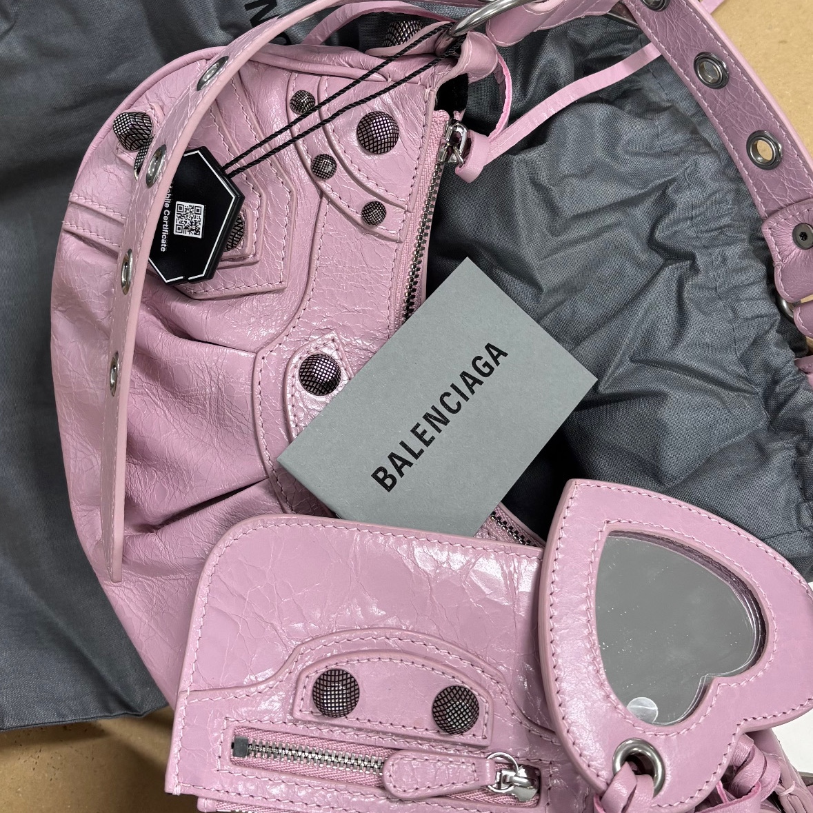 아욧 (@_01.29ay) 님의 게시물 | KREAM