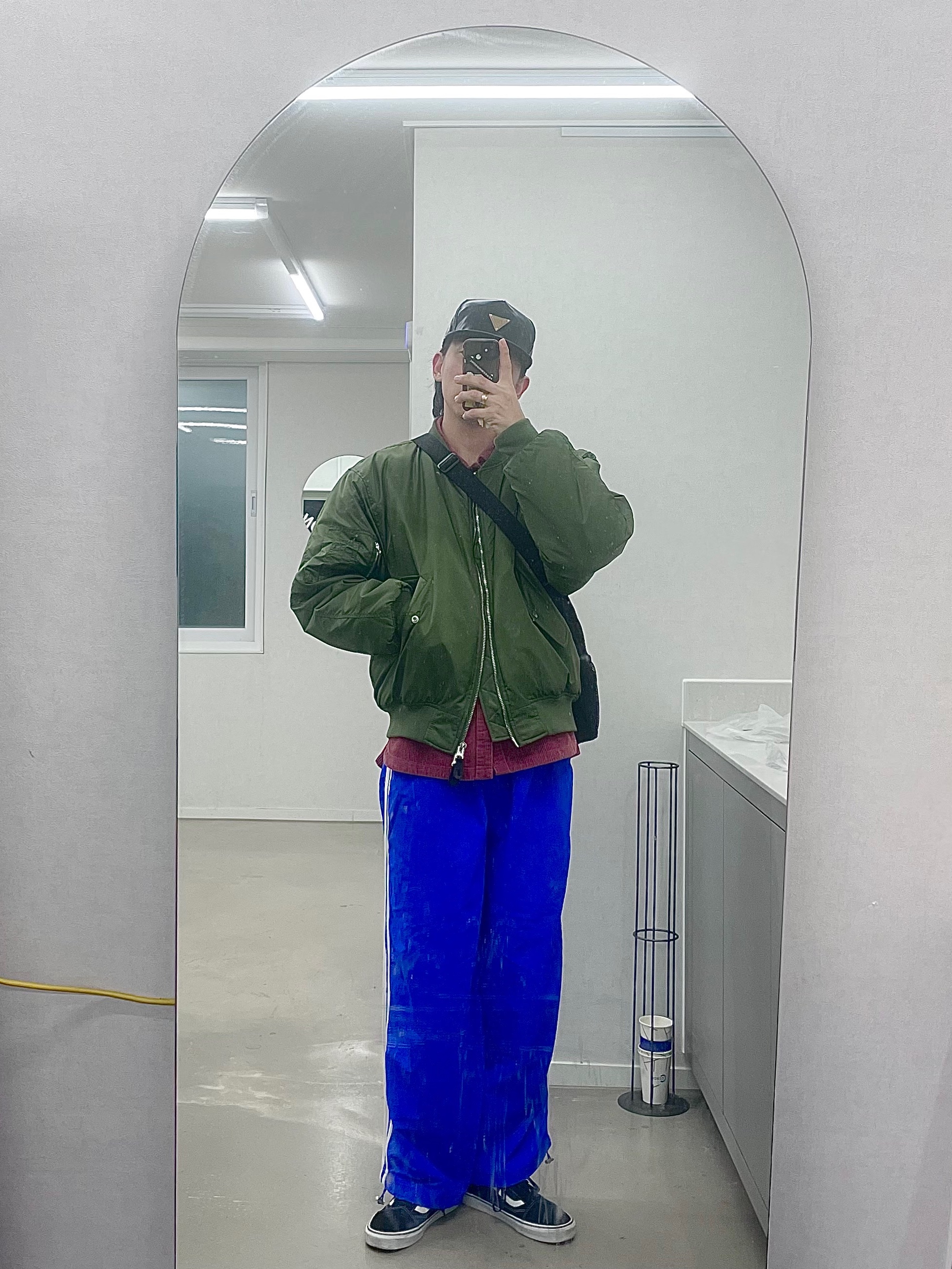 CHA (@c__11) 님의 게시물 | KREAM