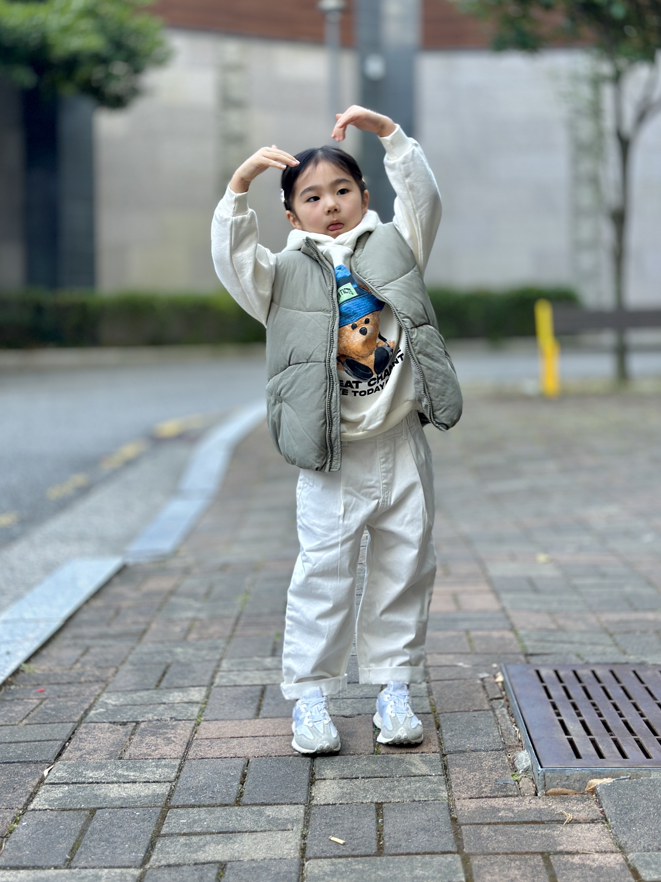 코니 (@connie.day_) 님의 게시물 | KREAM