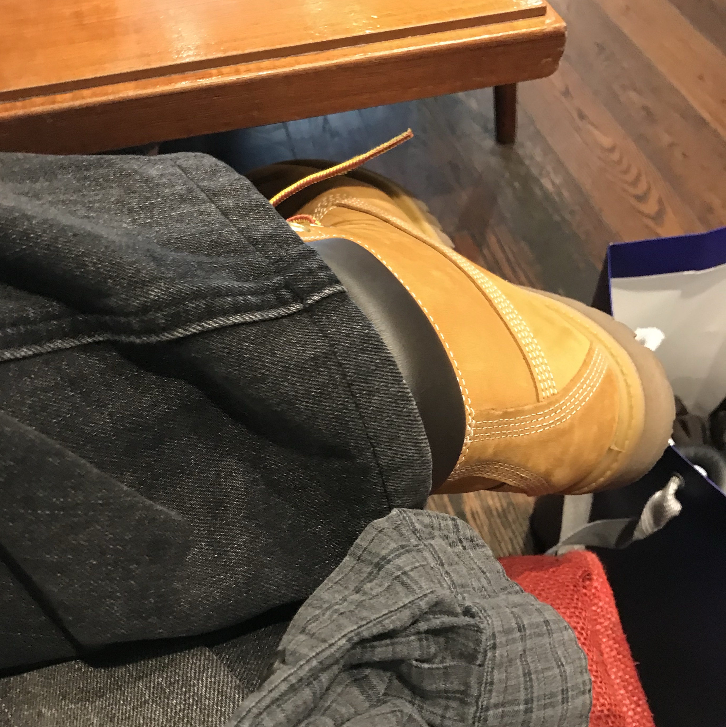 스트릿 필수템 | KREAM