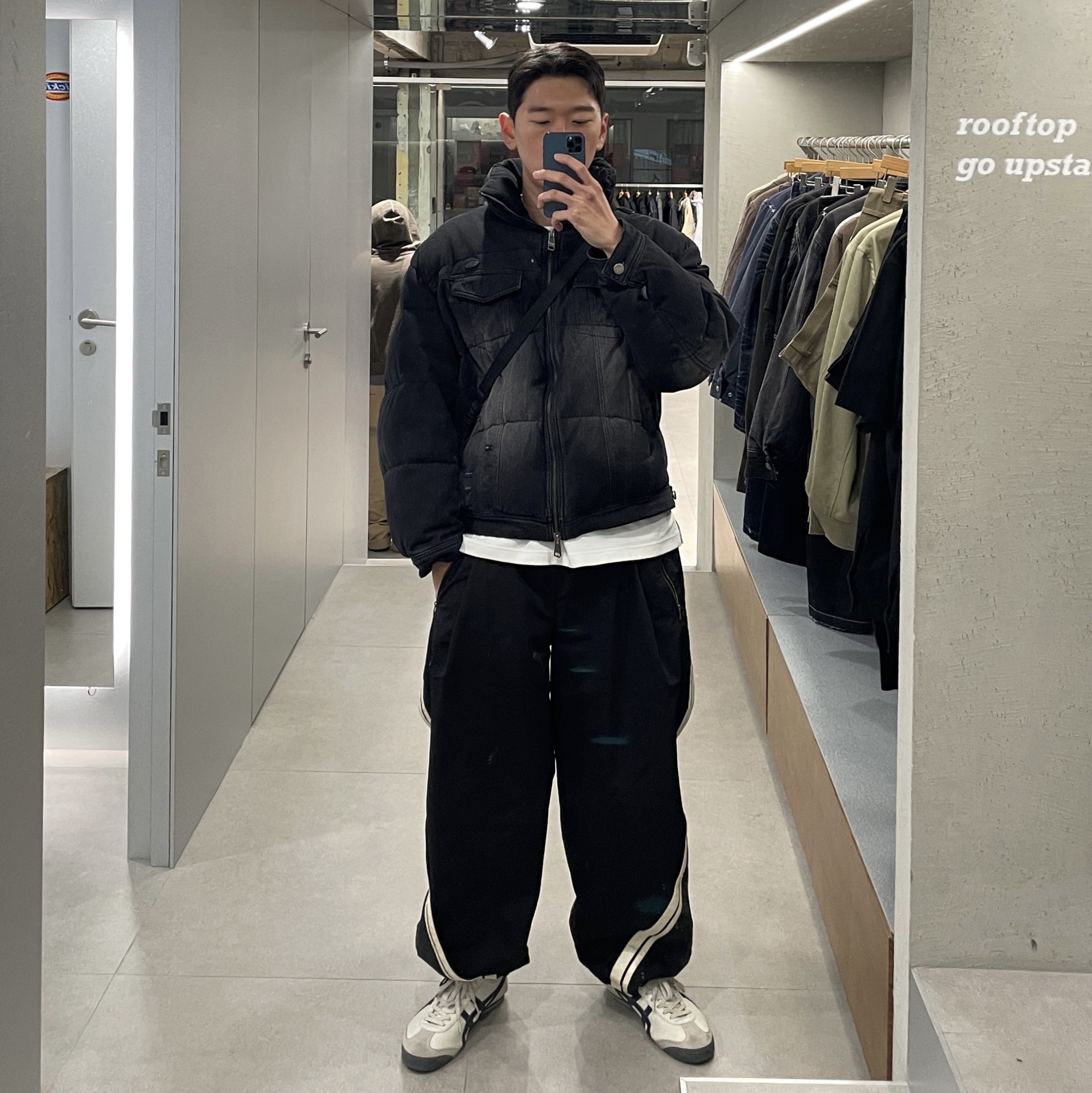 요즘 이렇게만 입음 | KREAM