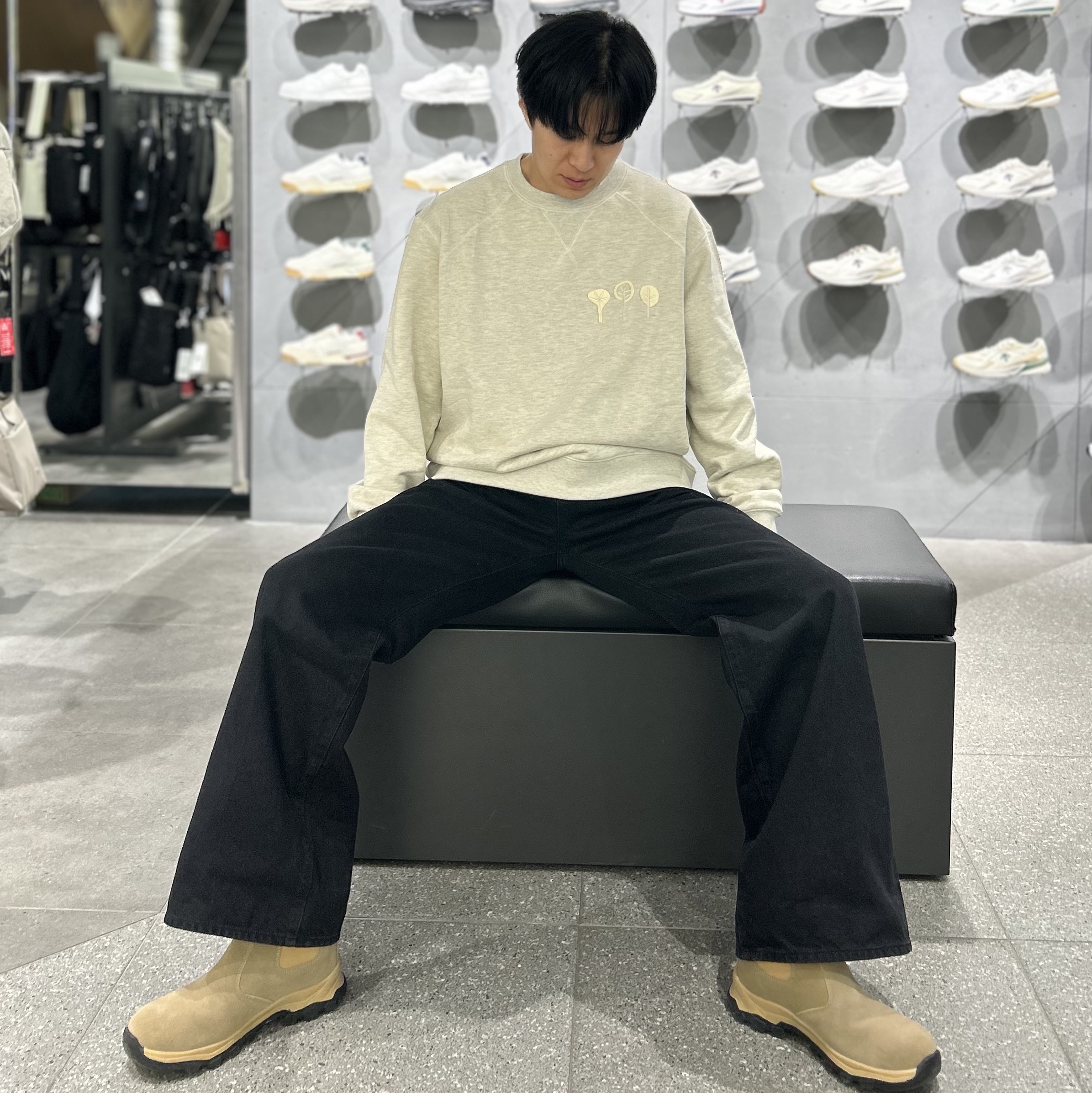 데이트룩엔 맨투맨🔥 | KREAM