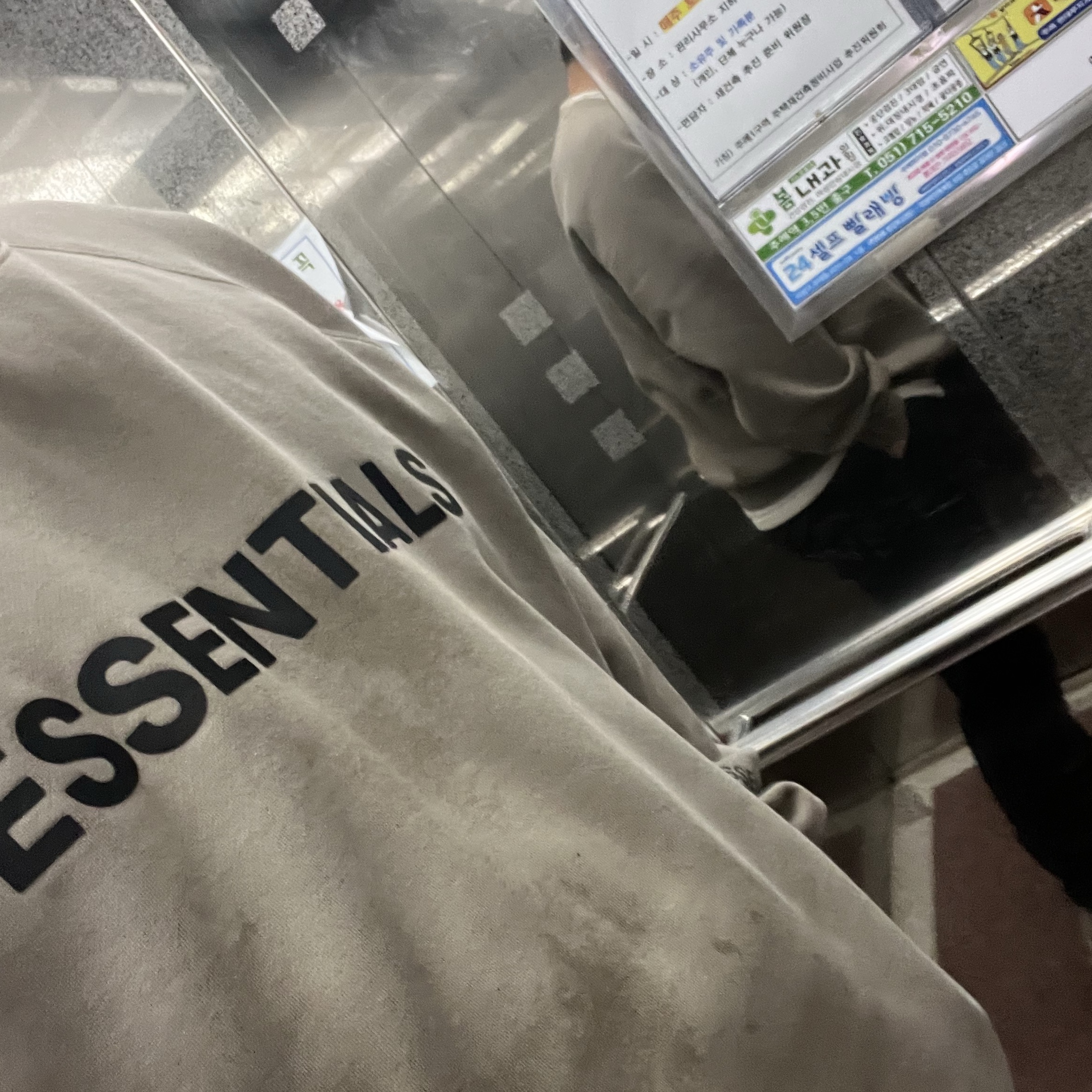 스바 (@seuba1) 님의 게시물 | KREAM