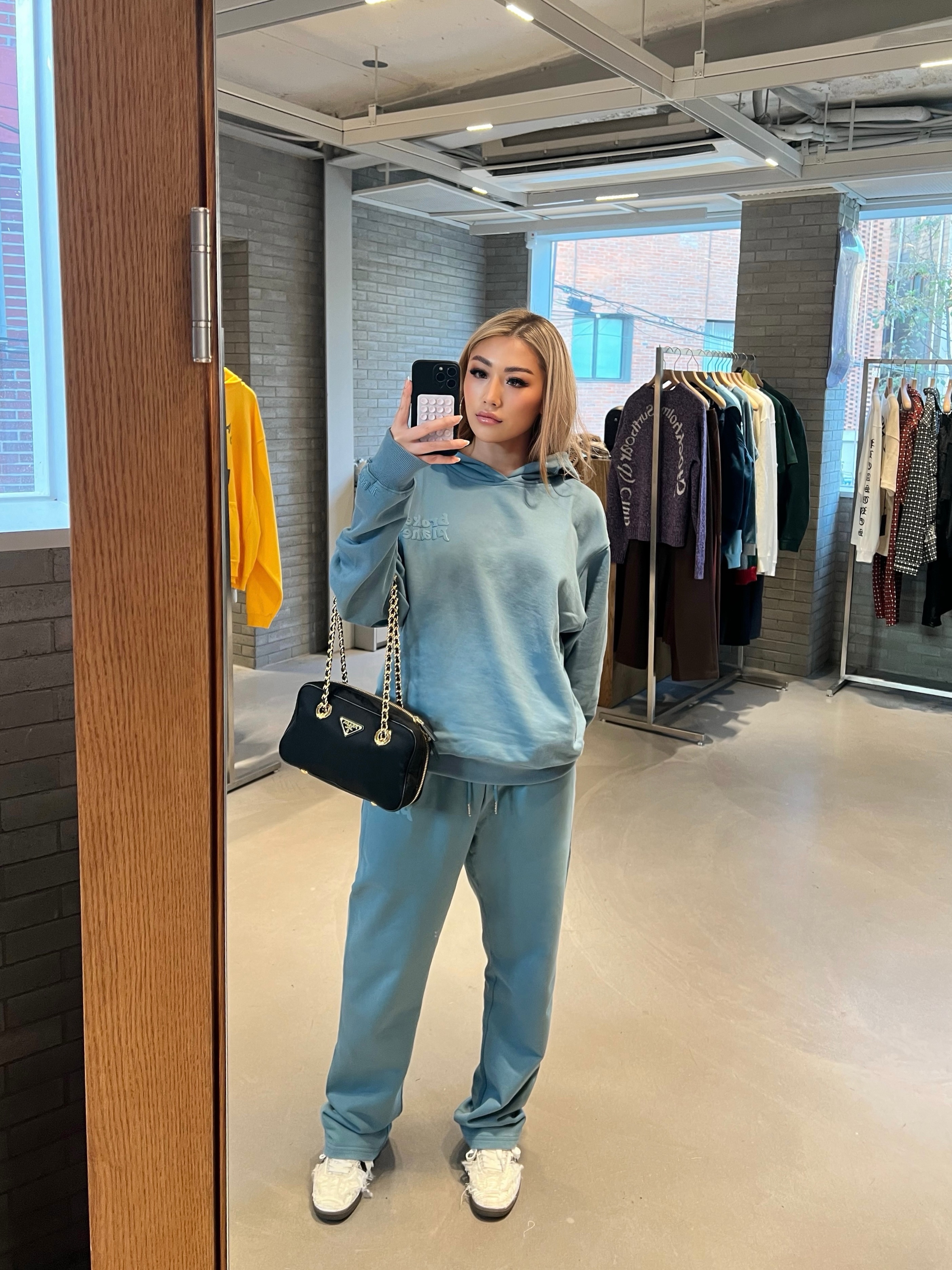 #삼바화이트 해시태그 STYLE | KREAM