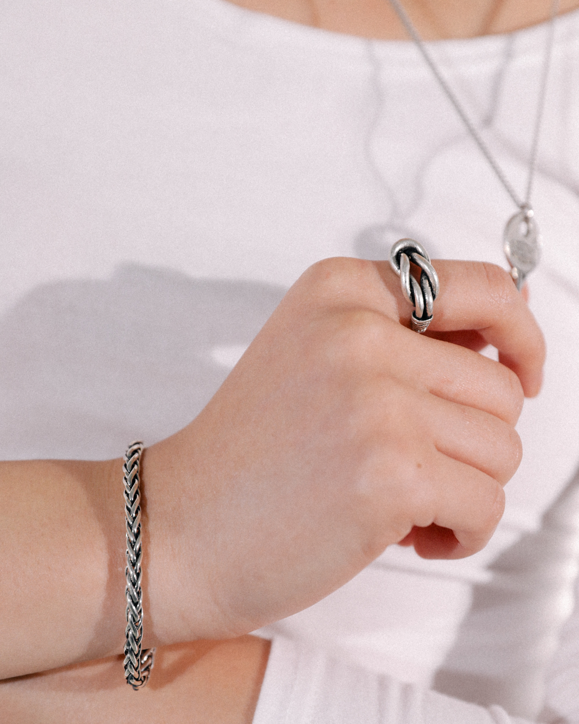 쿼르코어 단독 할인 | KREAM