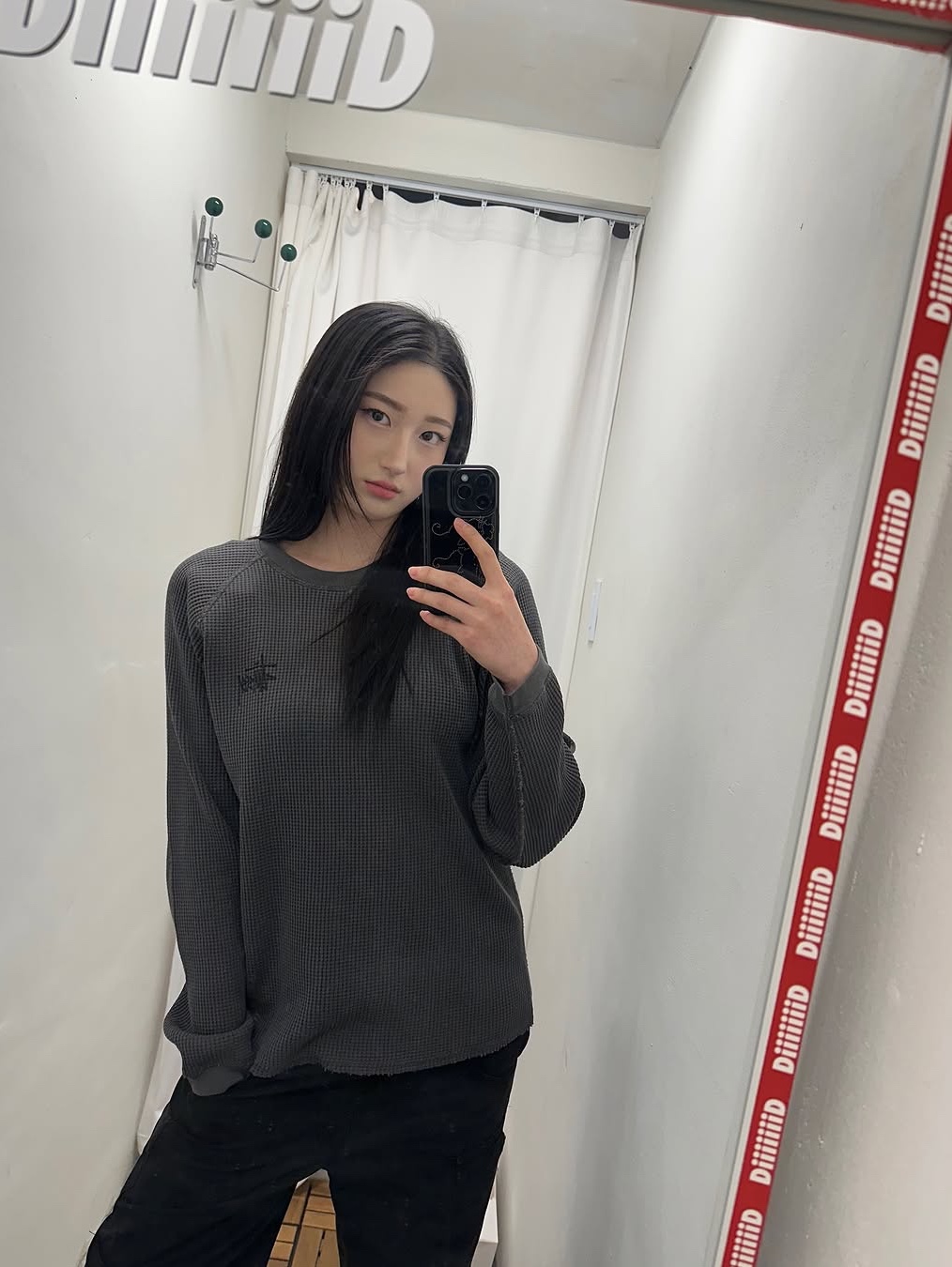 롱슬리브 시즌이 다가왔습니다 🖤 | KREAM