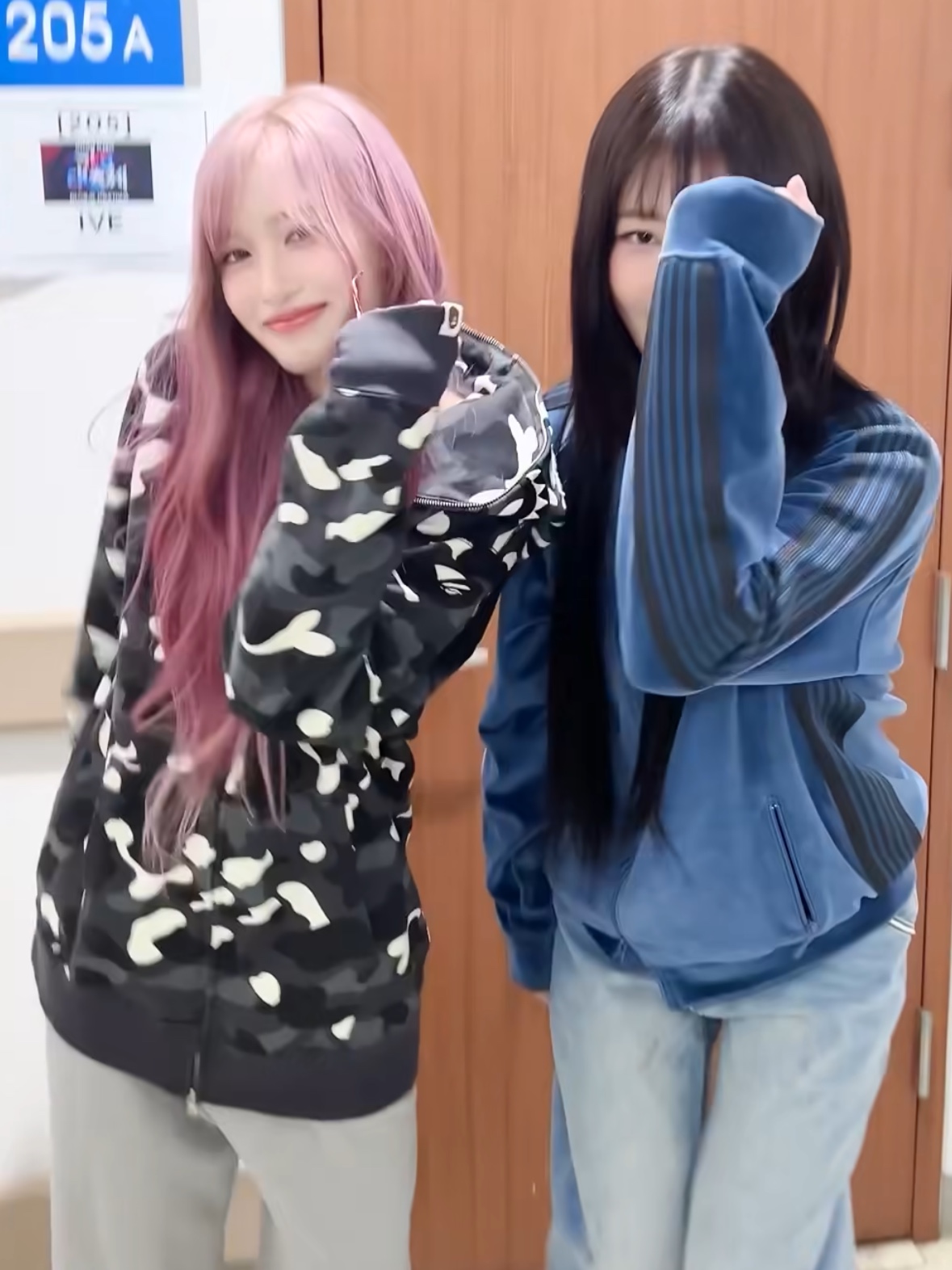 아이브이서 샤크후드 🖤🖤 | KREAM