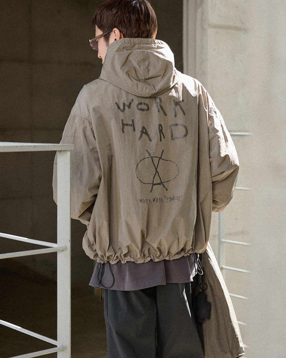 모이프 x 이나피스퀘어 시티 드웰러 파카 샌드 | moif | KREAM