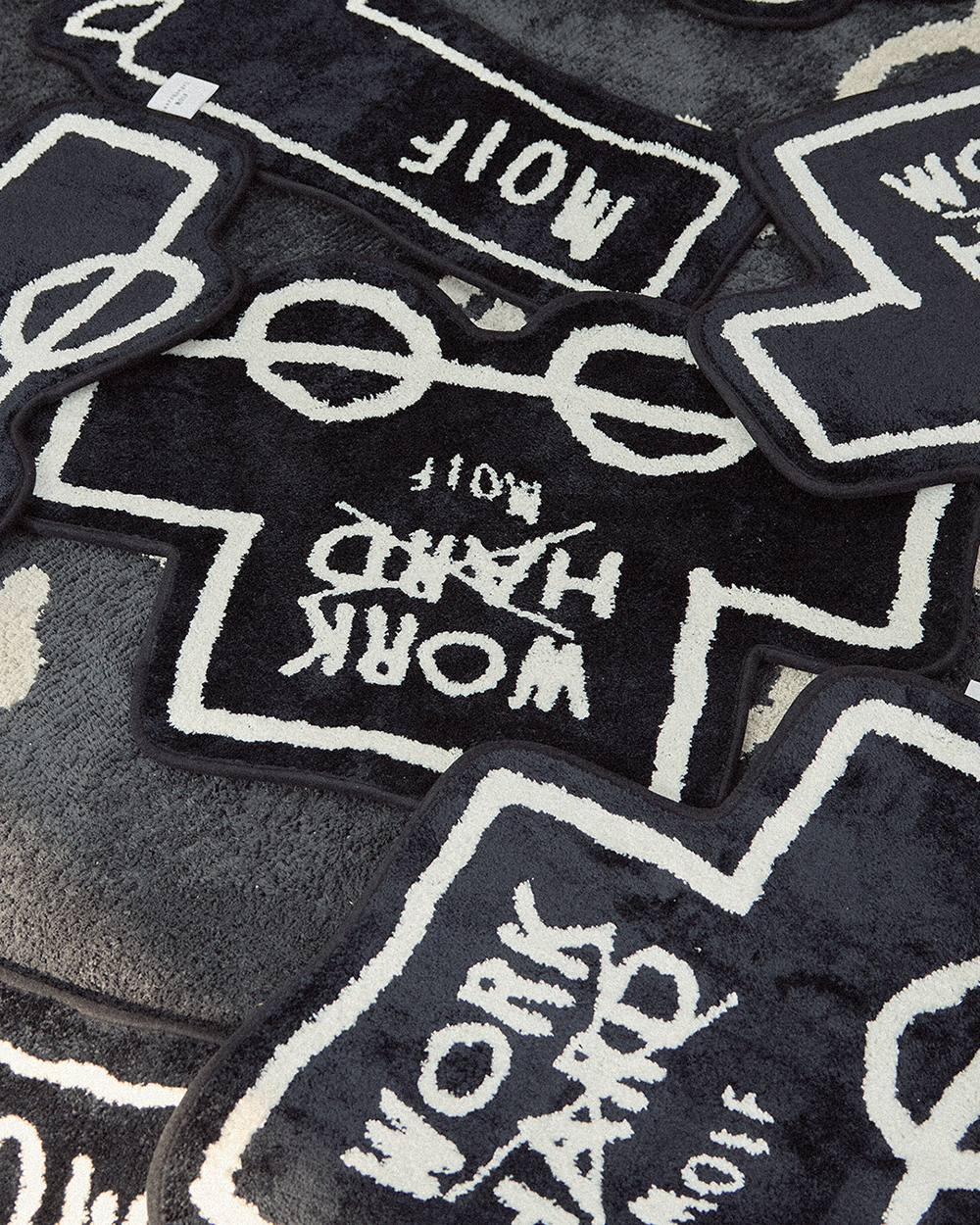 모이프 x 이나피스퀘어 자카드 발매트 세단 | moif | KREAM