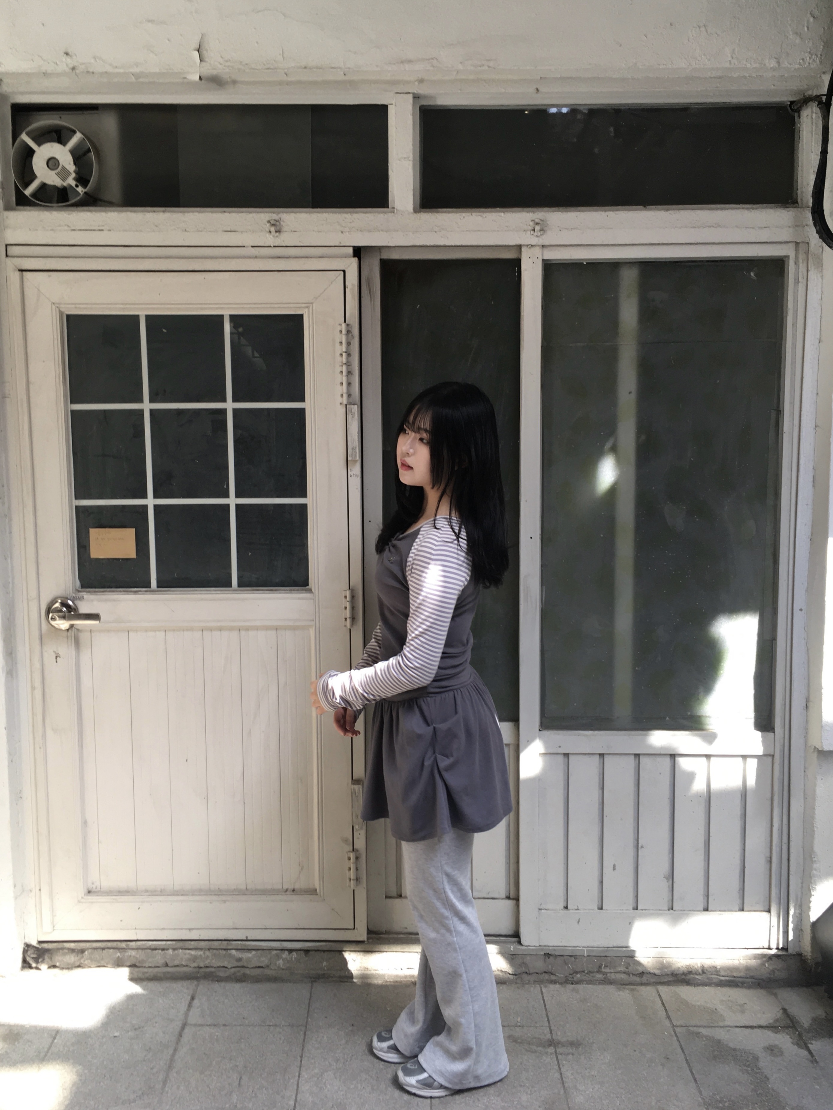 봄에 입기 좋은 💬 | KREAM