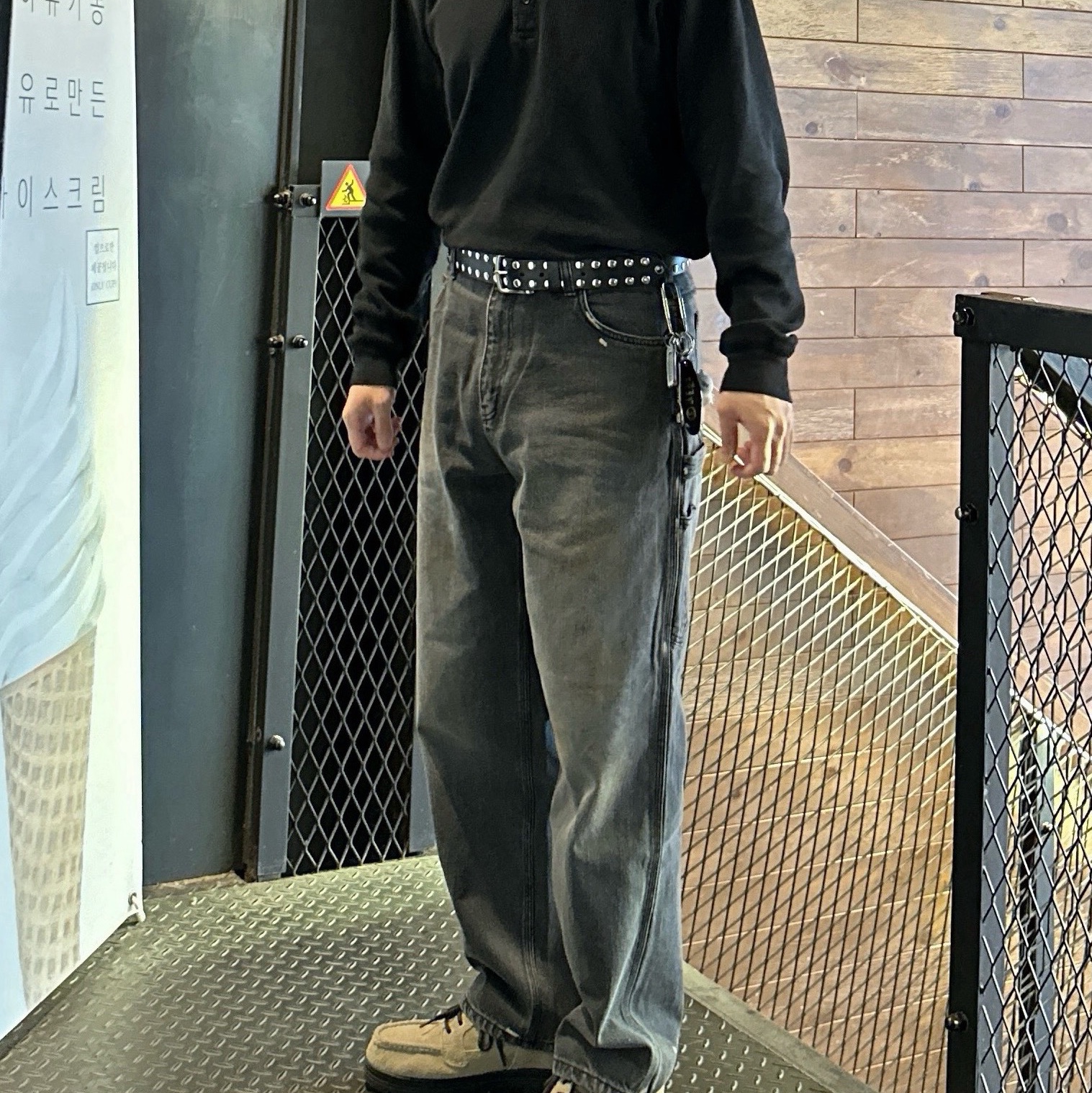 떤 더 (@you_are_so_far) 님의 게시물 | KREAM