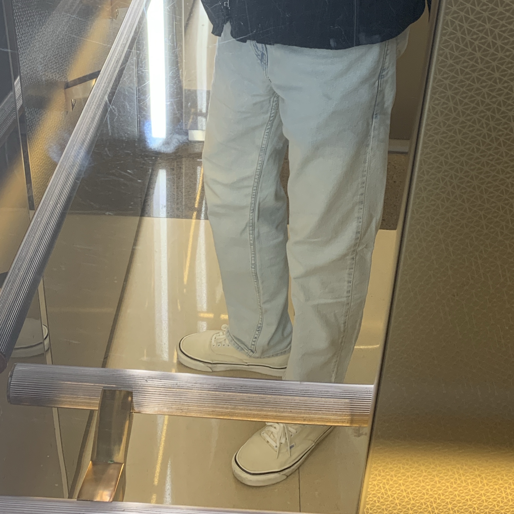 cool_jr (@barney_stinson) 님의 게시물 | KREAM