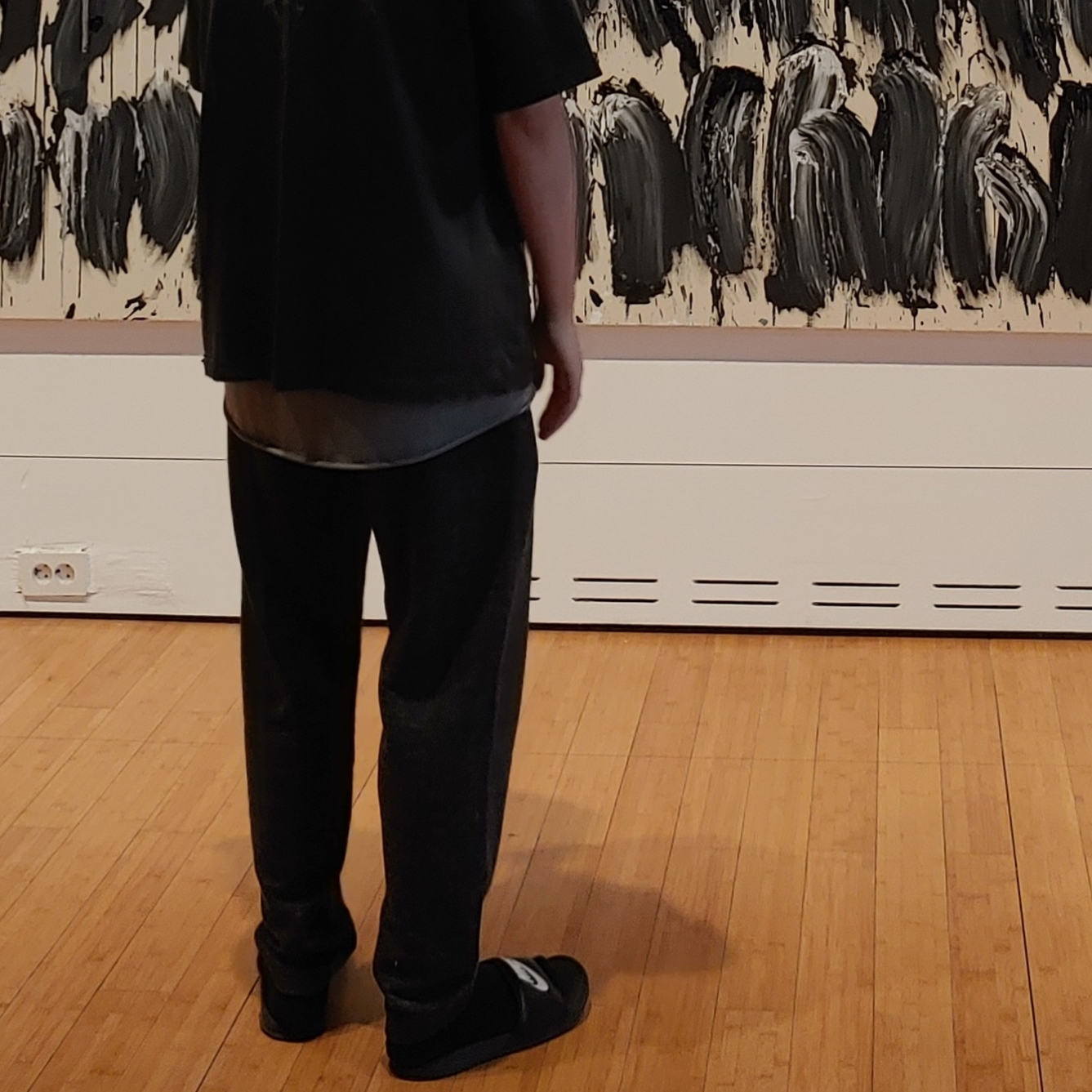 미술관 착샷 | KREAM