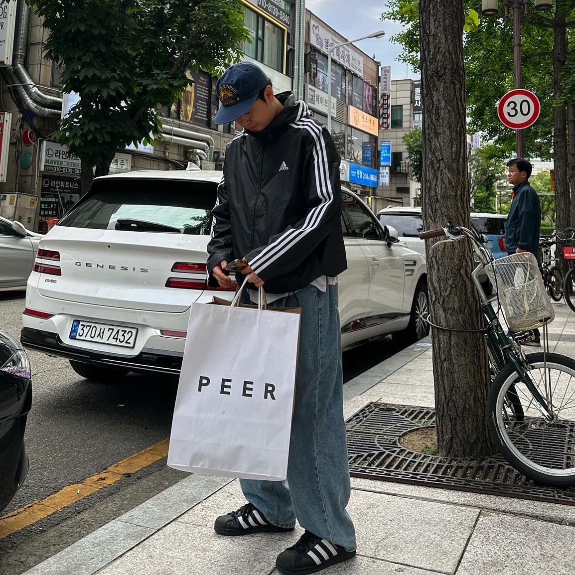 지원.e (@ji.won_e) 님의 게시물 | KREAM