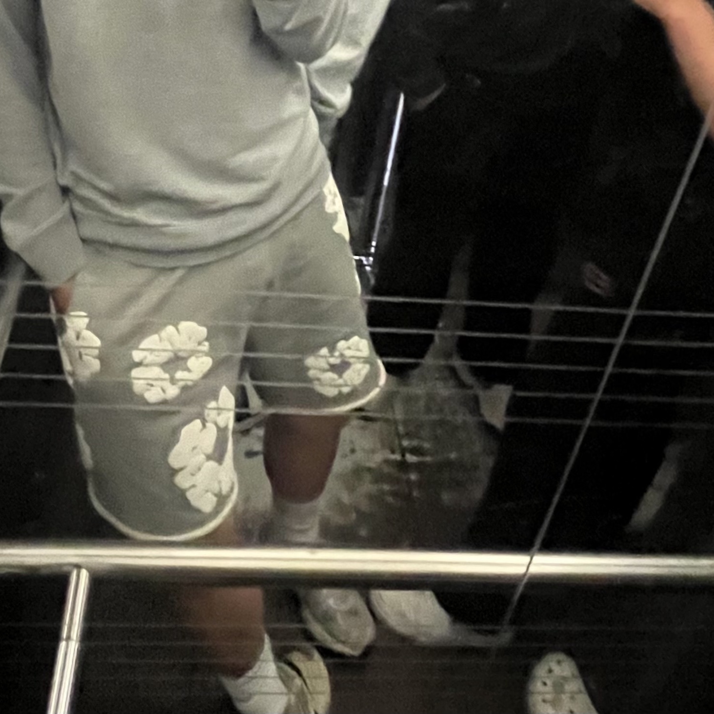 (@ionio) 님의 게시물 | KREAM