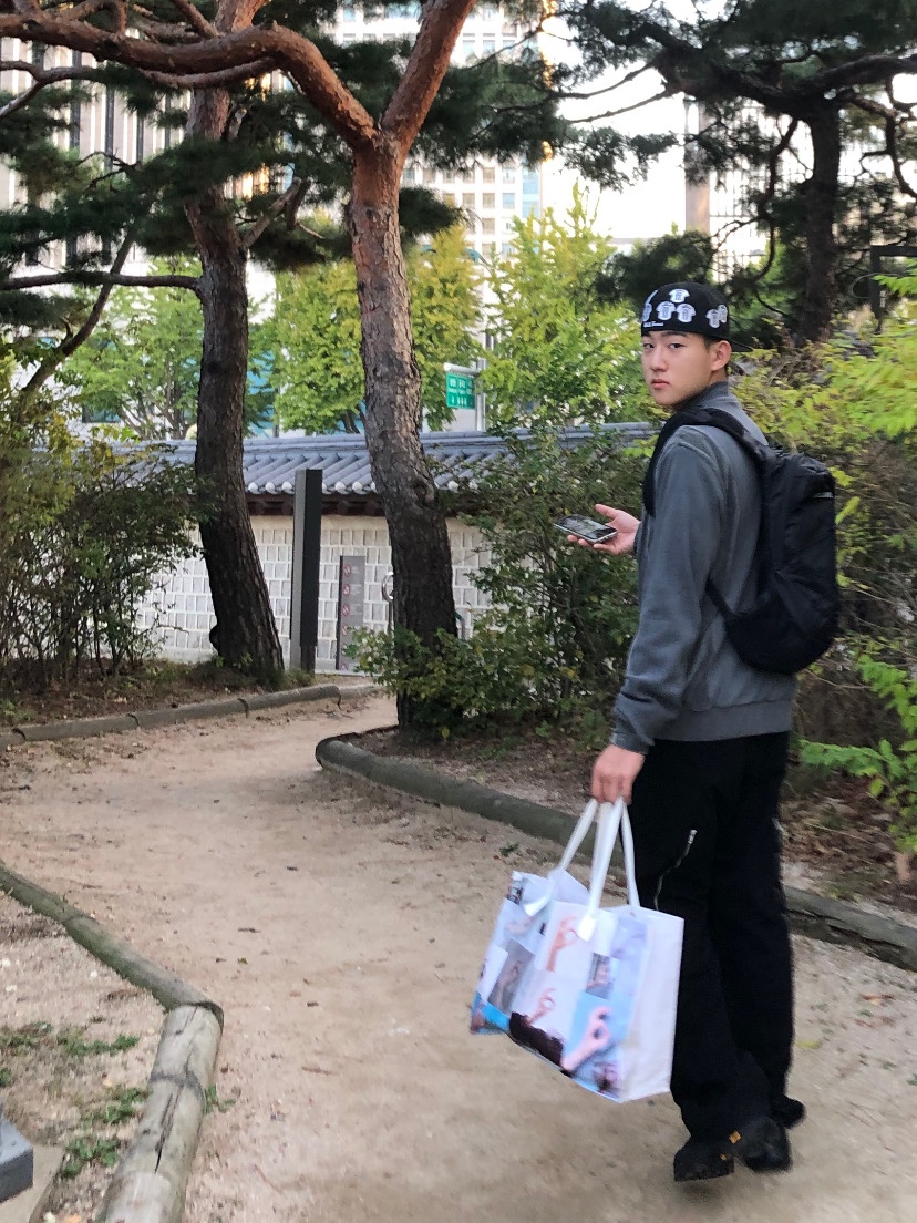 @oomnob) 님의 게시물 | KREAM