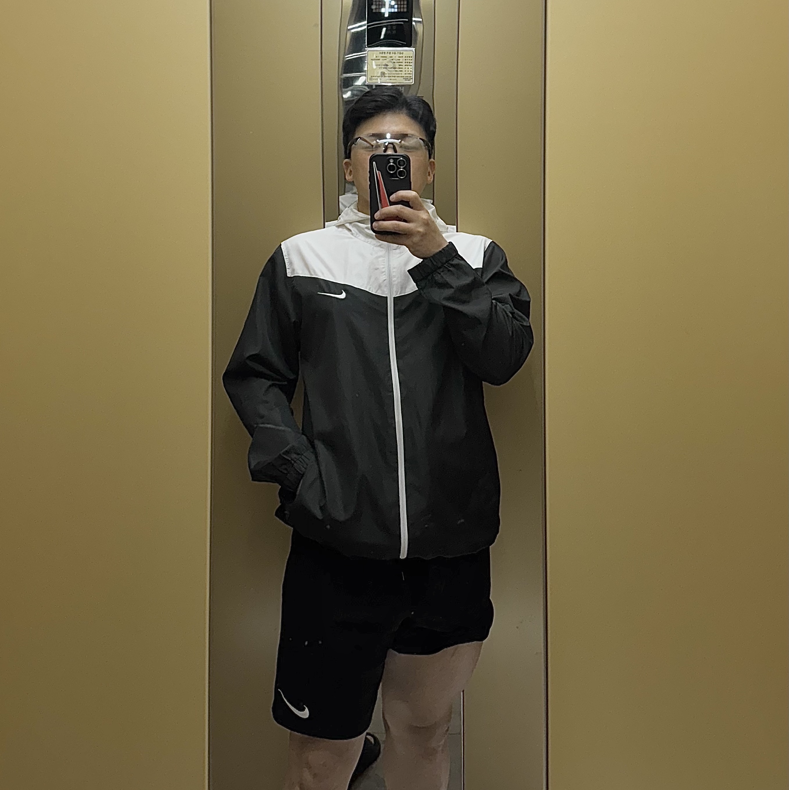 🏃🏿‍♂️ | KREAM