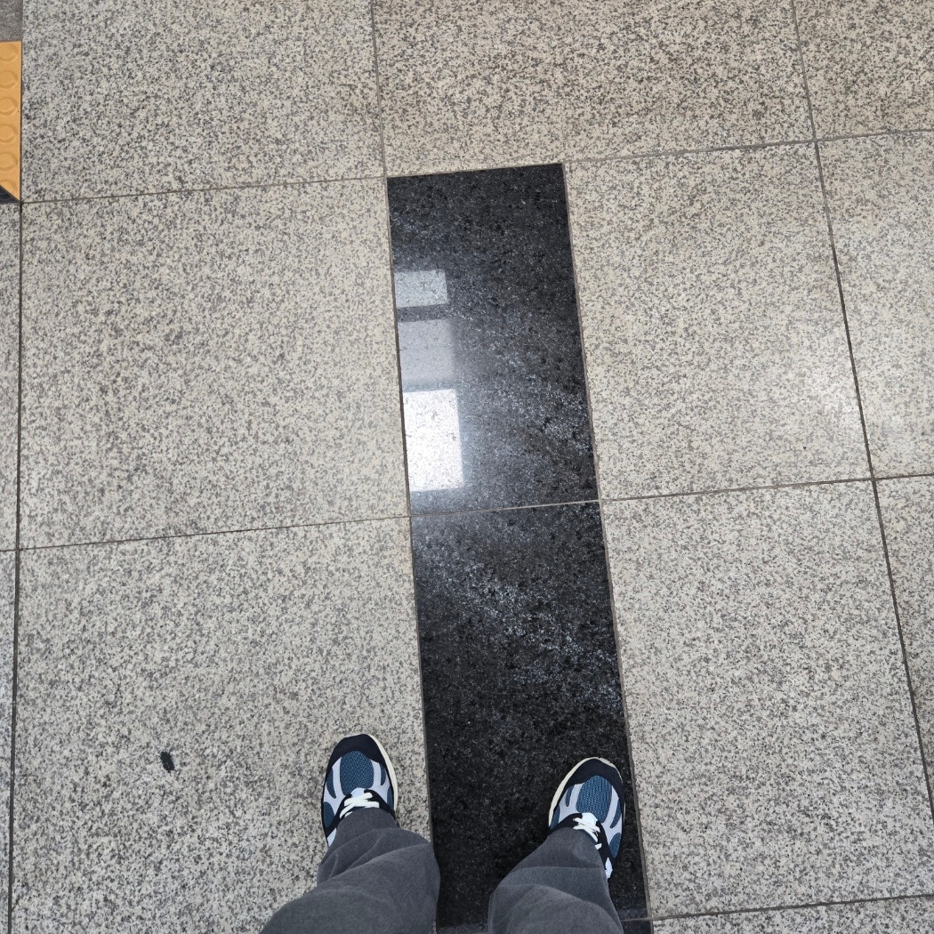 리기리 (@dongs86) 님의 게시물 | KREAM