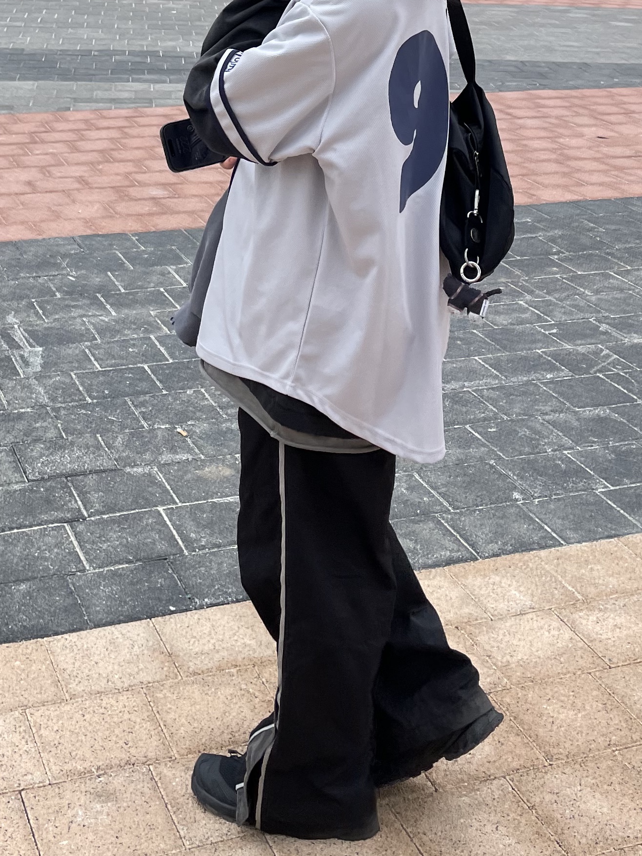 (@golocat) 님의 게시물 | KREAM