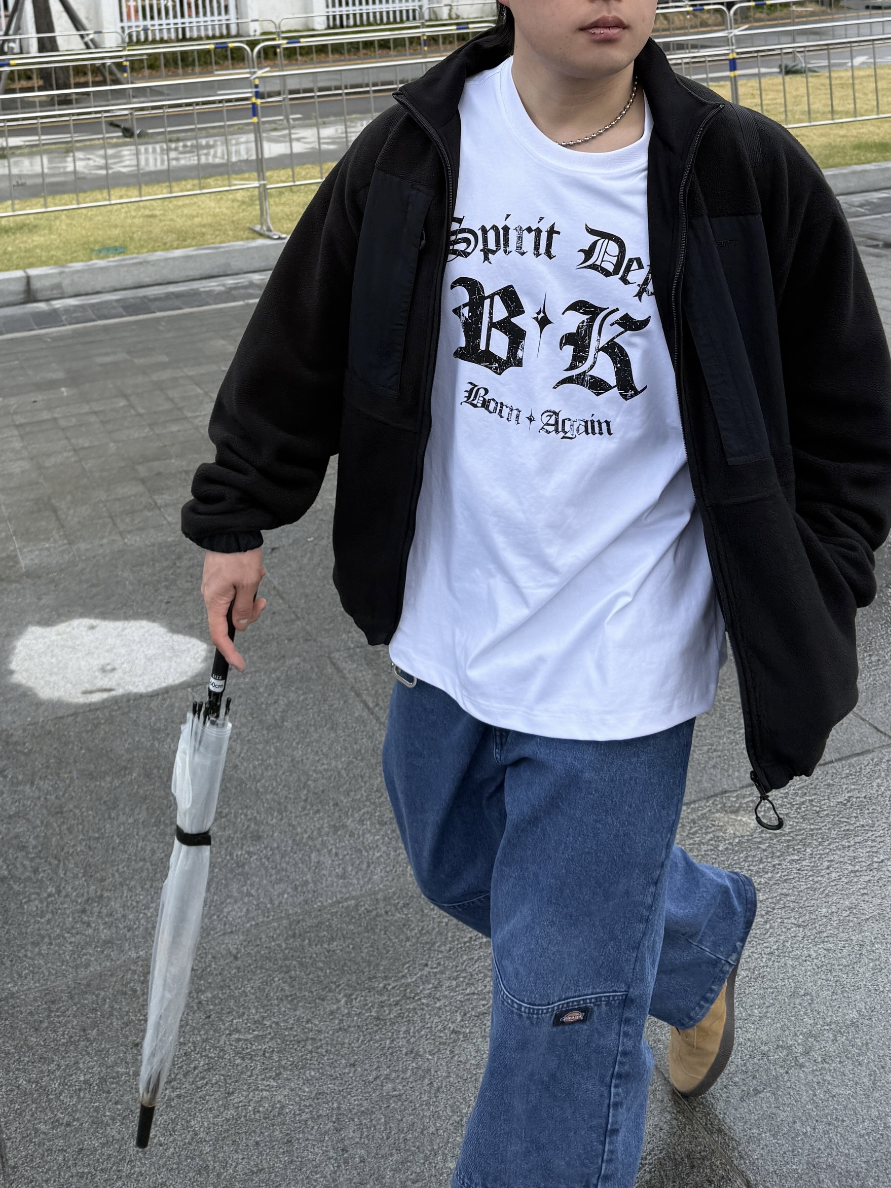 비내린 주말 | KREAM