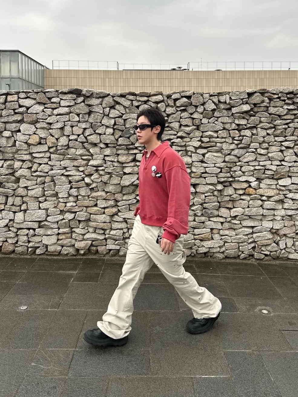 ROARINGRAD (@roaringrad) 님의 게시물 | KREAM