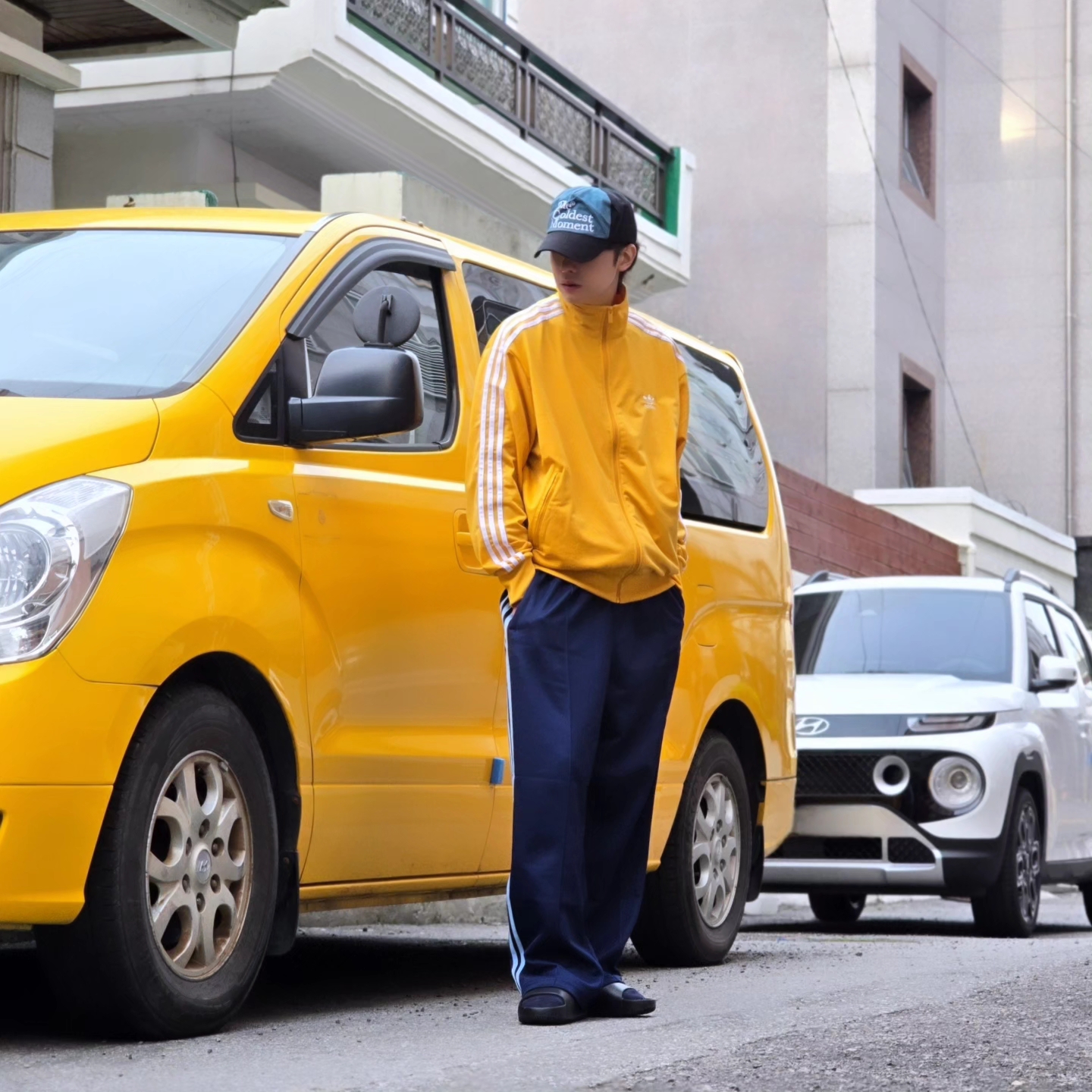 💛💙🖤 | KREAM