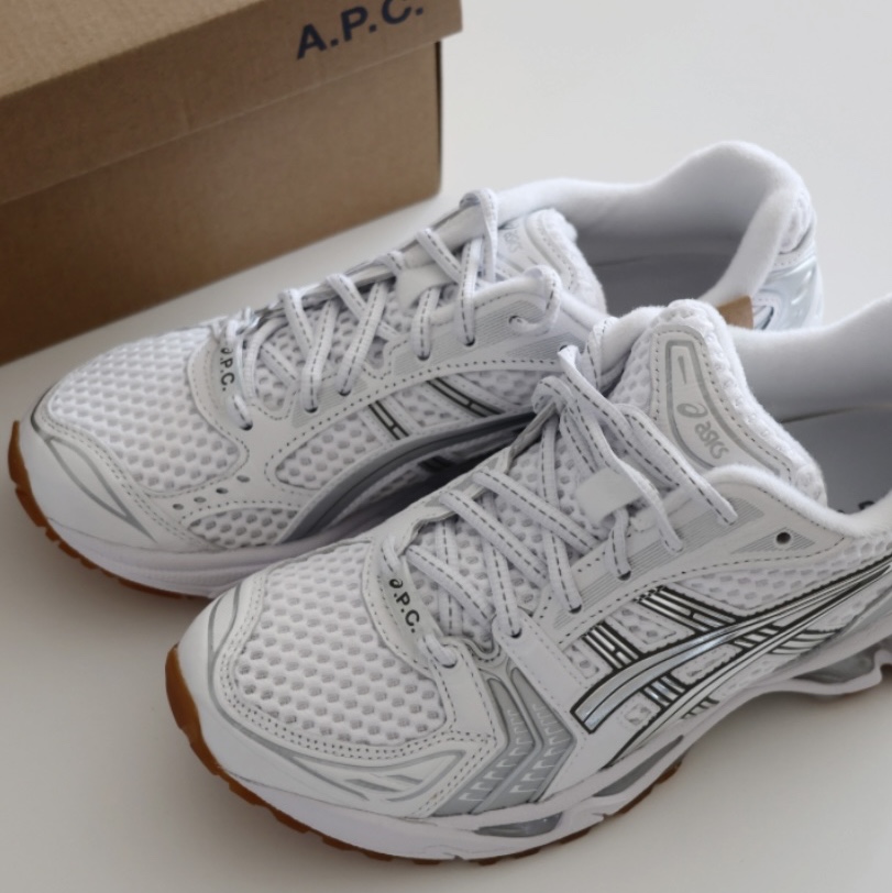 사이즈 업해서 235주문 편해요 | KREAM