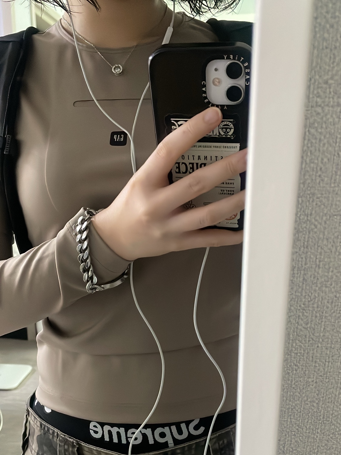 윶 (@syj318) 님의 게시물 | KREAM