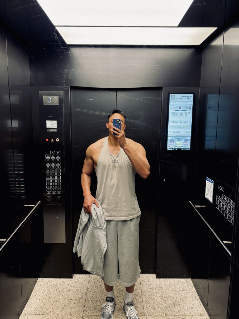 knownz (@kimcevari) 님의 게시물 | KREAM