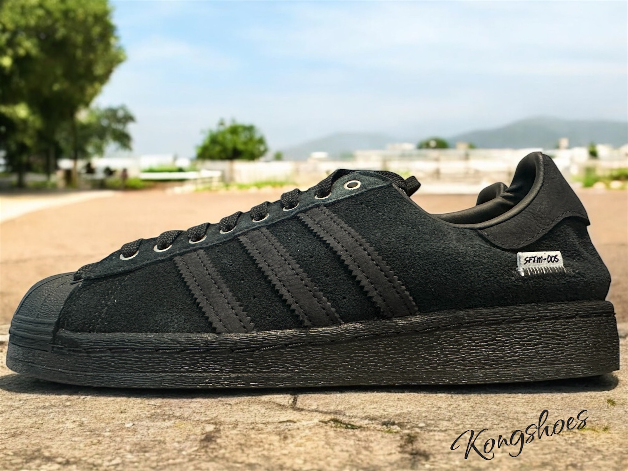 아디다스 x 송포더뮤트 슈퍼스타 82 | KREAM