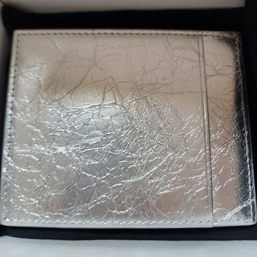 lg1664h (@fmvxbjmd) 님의 게시물 | KREAM