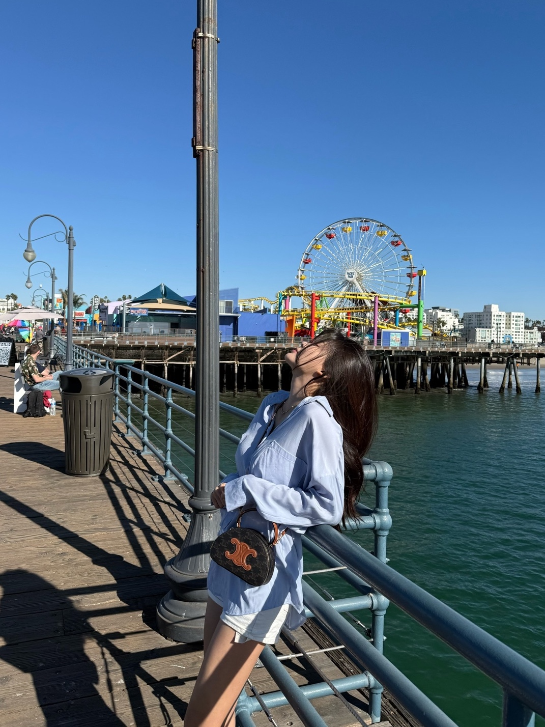 산타모니카 💦🤍 | KREAM