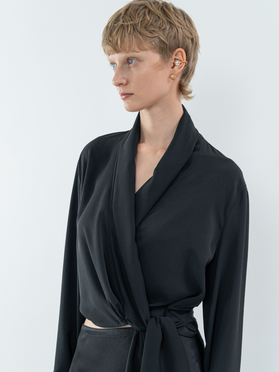 고엔제이 숄 러펠 타이 웨이스트 블라우스 | GOEN.J | KREAM