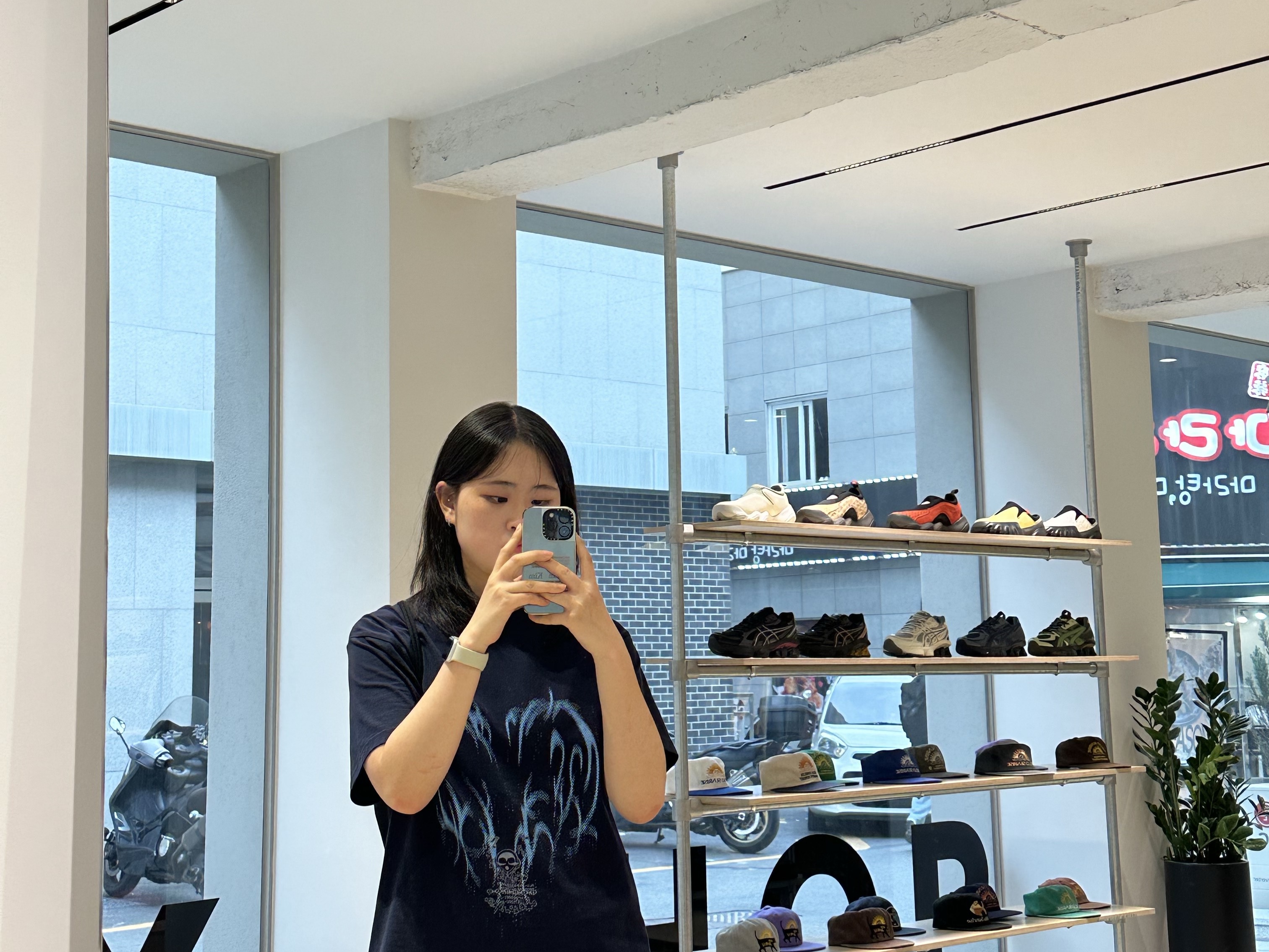 (@nioes) 님의 게시물 | KREAM