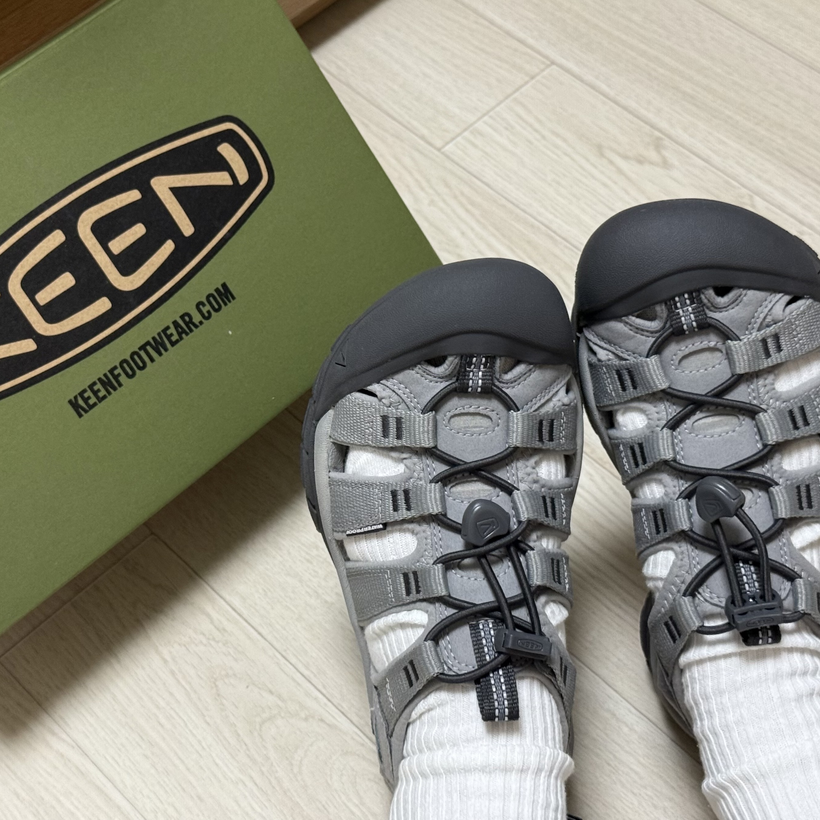 원래 225 신는데 230 굿이에요! | KREAM