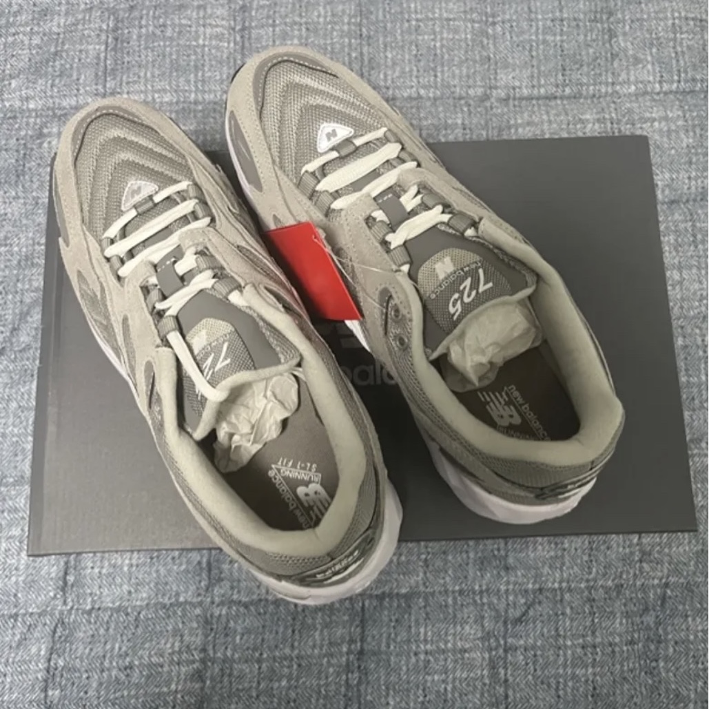 2002로 살걸 그랬나.. | KREAM