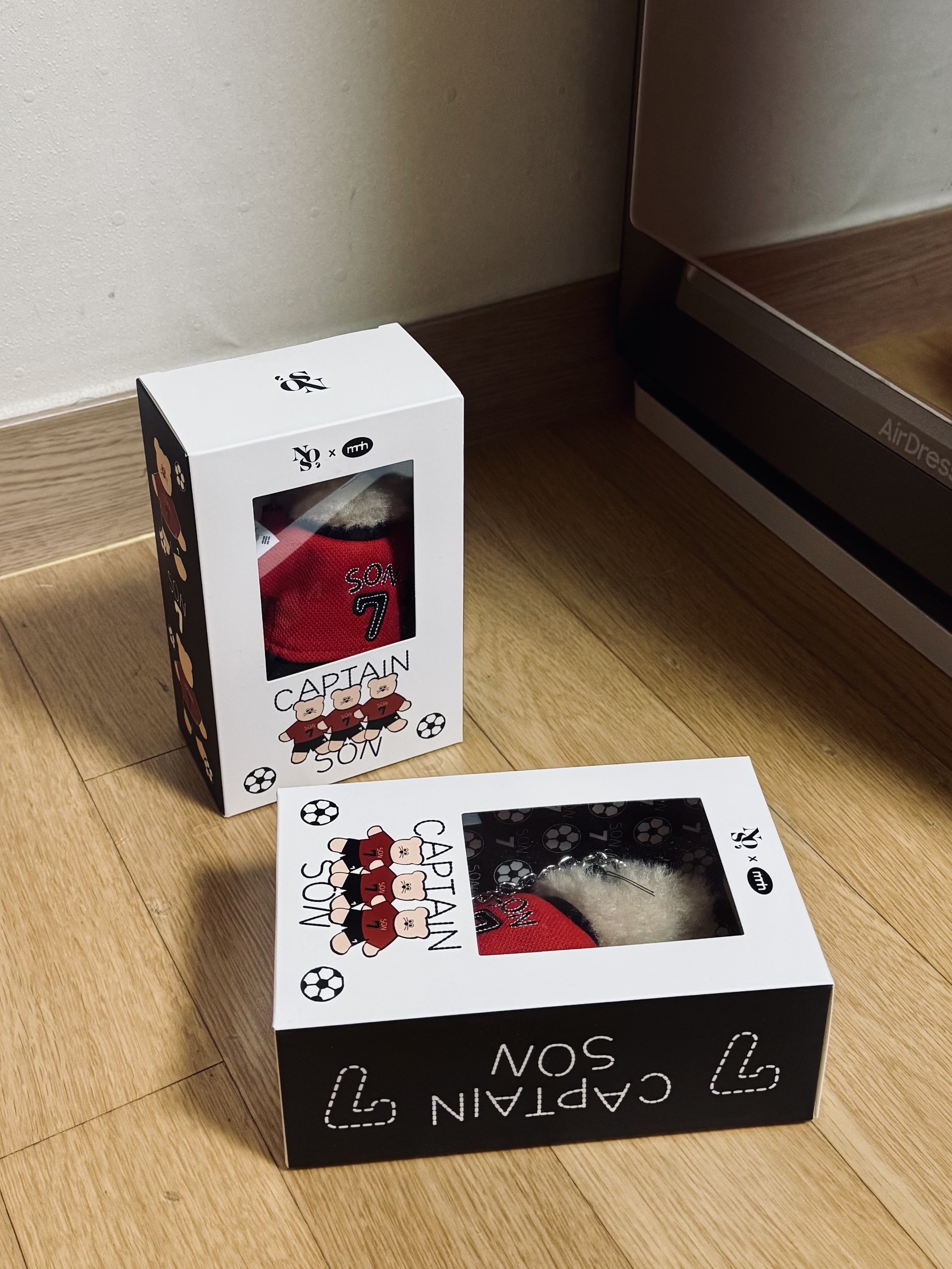 NOS7 x 모남희 캡틴쏜 레드 키링 | KREAM