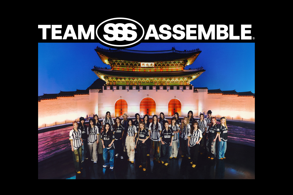 트리플에스 x 오버더피치 팀 SSS 어셈블 25 티셔츠 화이트 | tripleS x Over The Pitch | KREAM