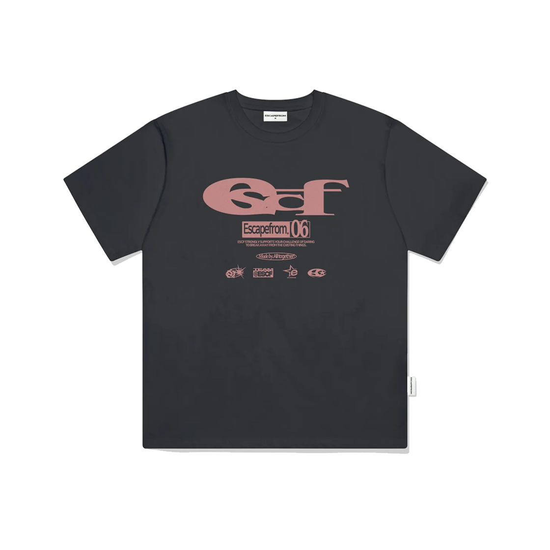 이스케이프프롬 ESCF 로고 콜라주 프린트 오버핏 반팔티 차콜 | ESCAPEFROM | KREAM