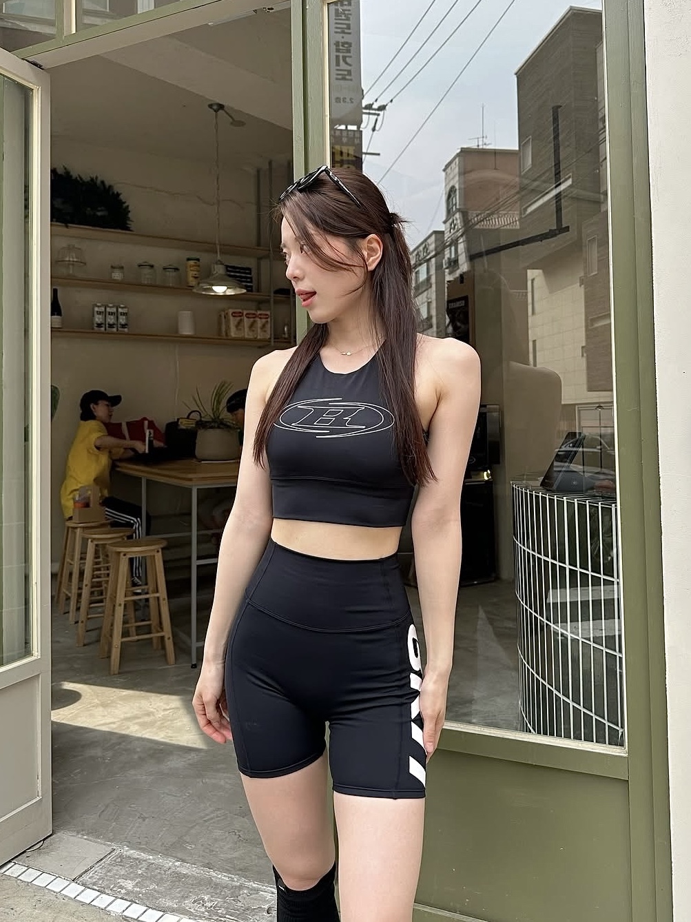 쇼츠 맛집🖤 | KREAM